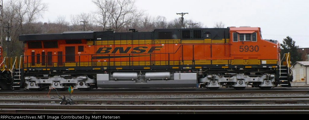 BNSF 5930